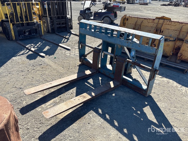 Gradall 56 in Reach Fork Swing Carriage | Ritchie Bros. Auctioneers