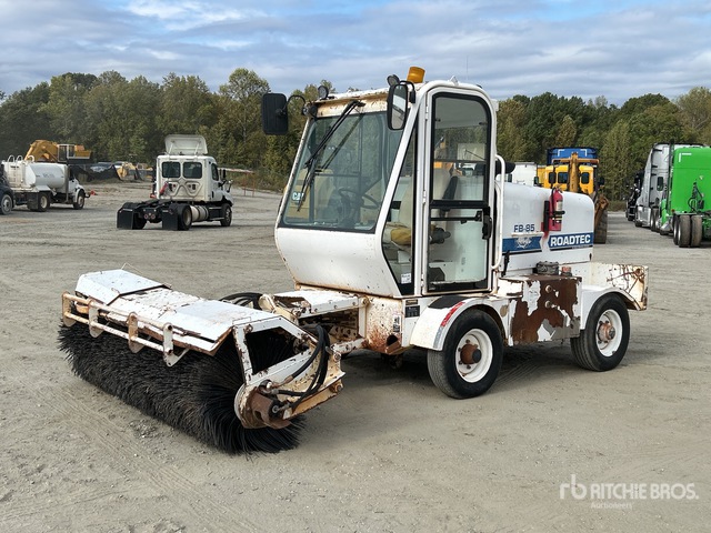 2011 Roadtec FB-85 Self-Propelled Broom | Ritchie Bros. Auctioneers