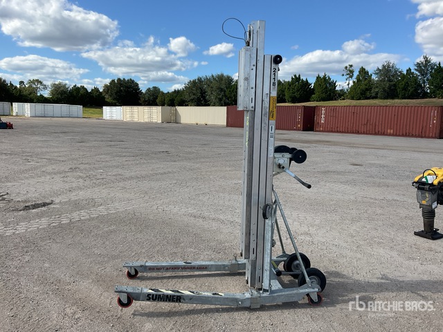 2022 Sumner 2118 Material Hoist | Ritchie Bros. Auctioneers