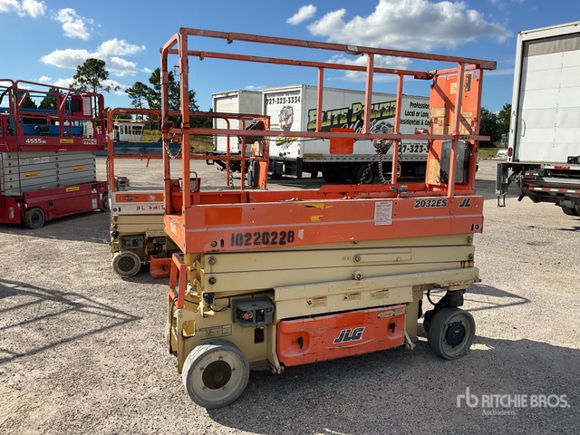 2017 JLG 2032ES Electric Scissor Lift | Ritchie Bros. Auctioneers