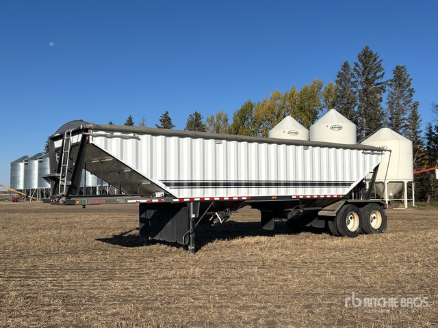 2001 Doepker 36 ft T/A Grain Trailer | Ritchie Bros. Auctioneers