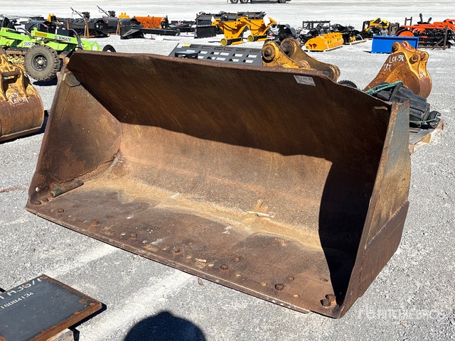 94 in Telehandler Bucket - Fits Cat TL1055 | Ritchie Bros. Auctioneers