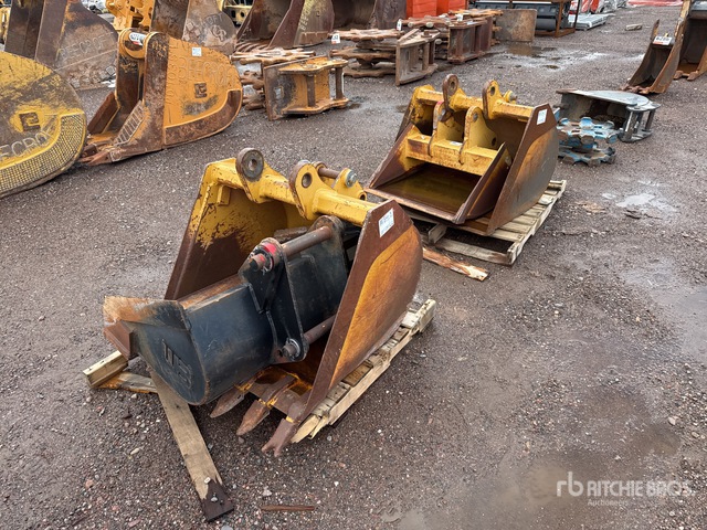 Quantity of (4) Backhoe Rear Bucket | Ritchie Bros. Auctioneers