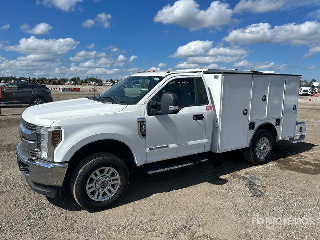 2019 Ford F-350 XLT 4x4 Utility Truck | Ritchie Bros. Auctioneers