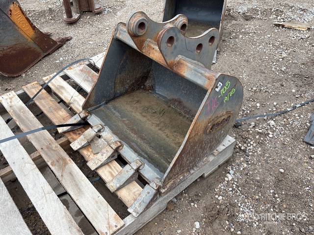 24 in Digging Backhoe Rear Bucket | Ritchie Bros. Auctioneers