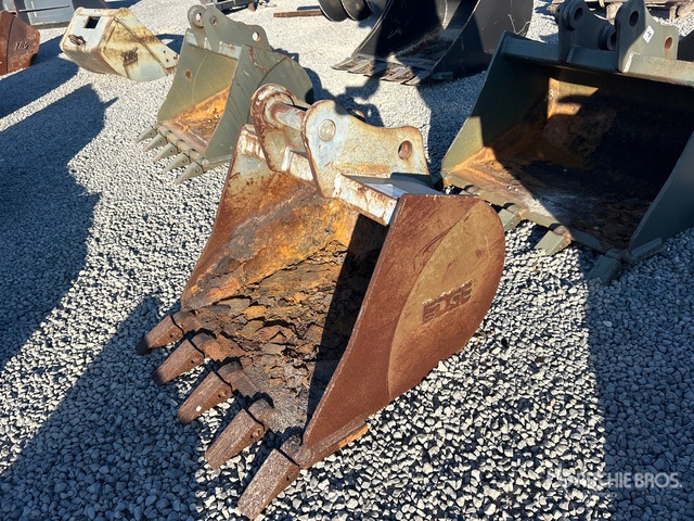 CE 24 in Digging Excavator Bucket | Ritchie Bros. Auctioneers