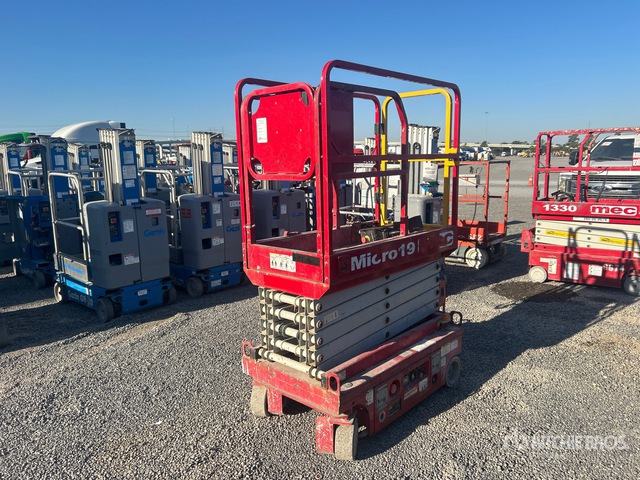 2018 MEC MICRO 19 Electric Scissor Lift | Ritchie Bros. Auctioneers