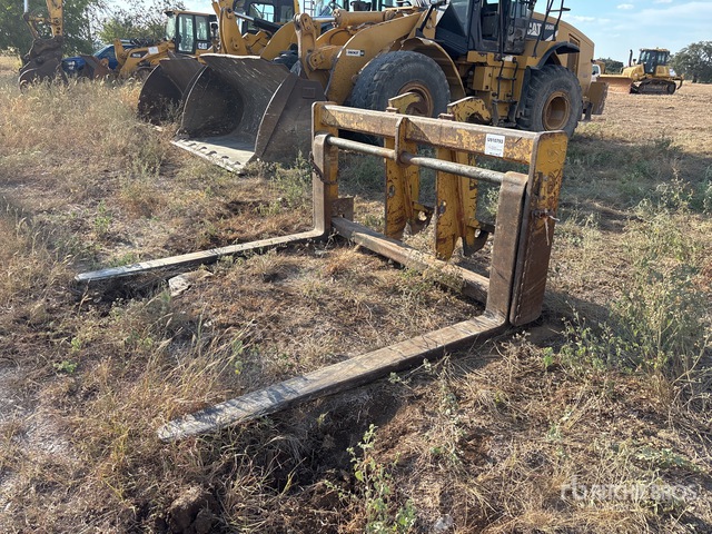 70 in Q/C Wheel Loader Forks - Fits cat 950 | Ritchie Bros. Auctioneers