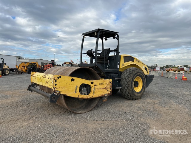 2017 Bomag BW211D-5 Smooth Drum Compactor | Ritchie Bros. Auctioneers