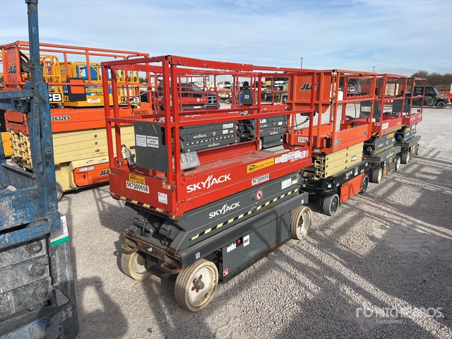 2016 Skyjack SJIII 3220 Electric Scissor Lift | Ritchie Bros. Auctioneers