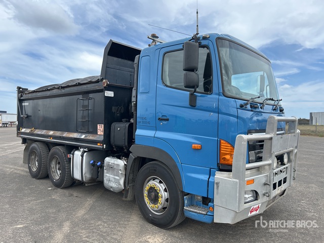 2013 Hino SS1E 700 Series 6x4 T/A Dump Truck | Ritchie Bros. Auctioneers
