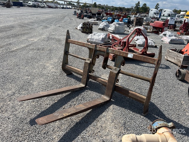 JRB 60 in Wheel Loader Forks | Ritchie Bros. Auctioneers