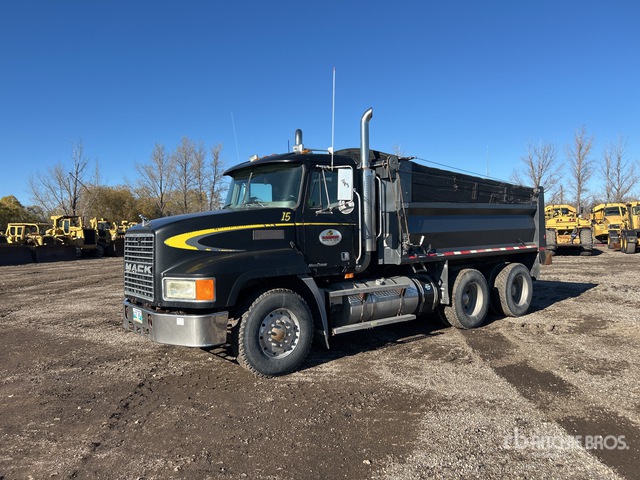 2002 Mack CH613 6x4 T/A Camión dumper | Ritchie Bros. Auctioneers