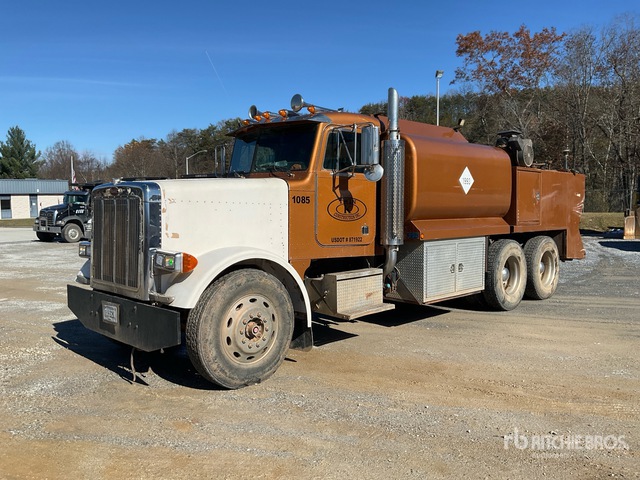 2003 Peterbilt 379 6x4 Fuel & Lube Truck | Ritchie Bros. Auctioneers