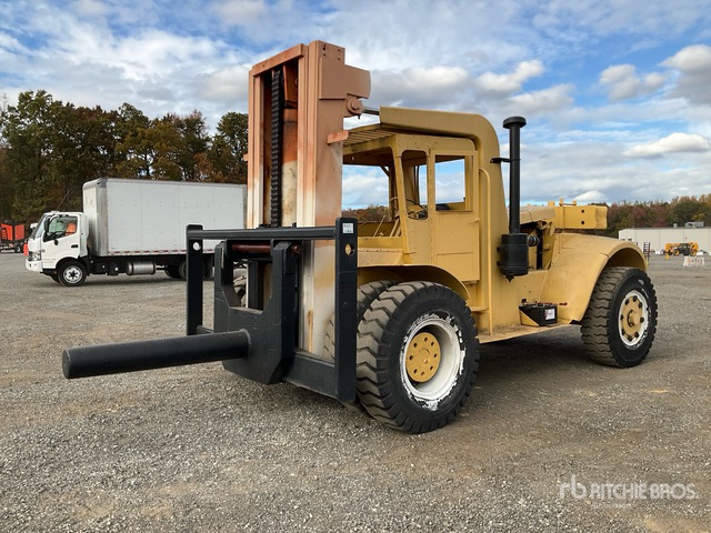 Hyster H400A Pneumatic Tire Forklift | Ritchie Bros. Auctioneers