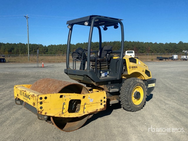 2017 Bomag BW145D-5 Smooth Drum Compactor | Ritchie Bros. Auctioneers
