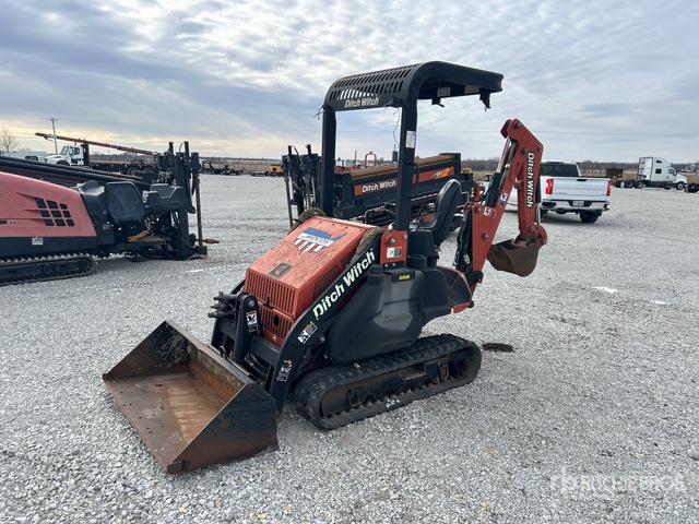 2007 Ditch Witch XT850 Tracked Backhoe Loader | Ritchie Bros. Auctioneers