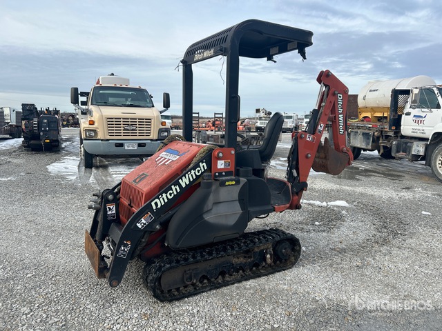 2007 Ditch Witch XT850 Tracked Backhoe Loader | Ritchie Bros. Auctioneers