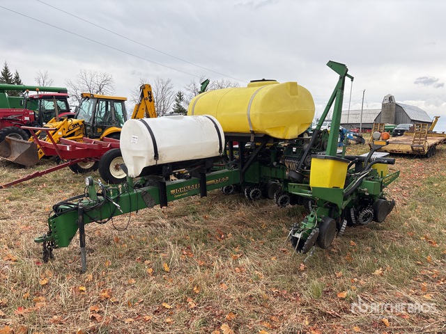 1998 John Deere 1760 8 Row Planter | Ritchie Bros. Auctioneers