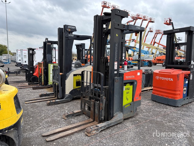 Toyota 8RH 8BRU23 4500 lb Electric Reach Truck | Ritchie Bros. Auctioneers