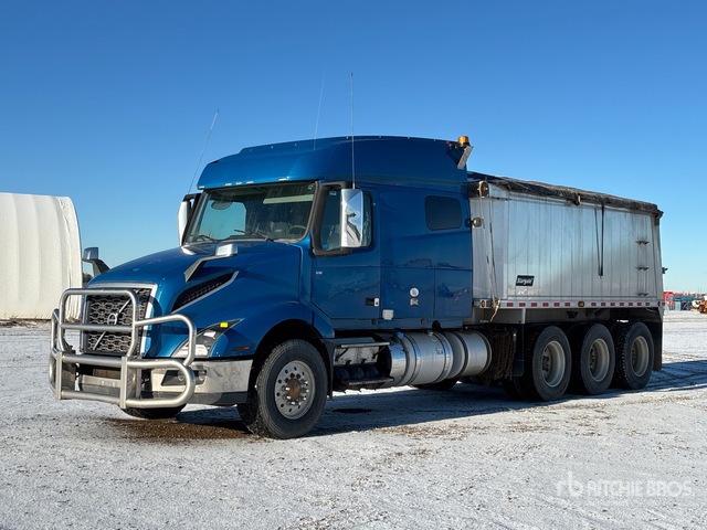 2020 Volvo VNL 8x6 Sleeper Tri/A Dump Truck | Ritchie Bros. Auctioneers