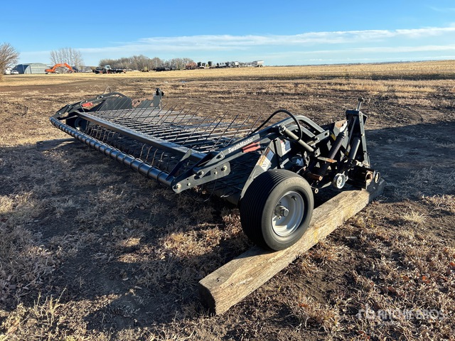 Swathmaster 1015 14 ft Combine Pickup Header | Ritchie Bros. Auctioneers