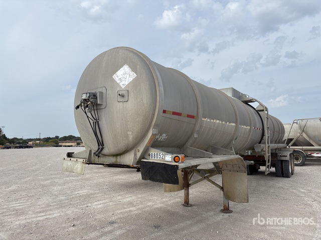 1997 Trailmaster 8400 gal T/A Tanker Trailer | Ritchie Bros. Auctioneers
