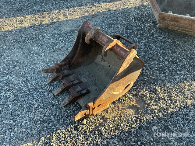 Bobcat 24 in Q/C Digging Backhoe Rear Bucket | Ritchie Bros. Auctioneers