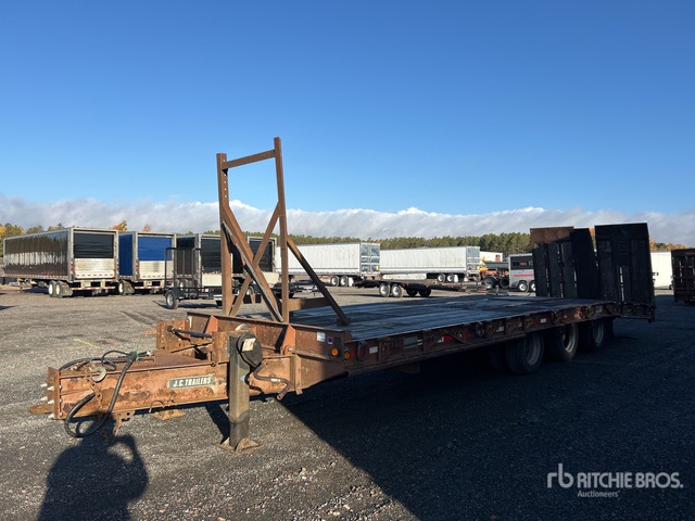 2002 JCTR DOW 30 ft Tri/A Equipment Trailer | Ritchie Bros. Auctioneers