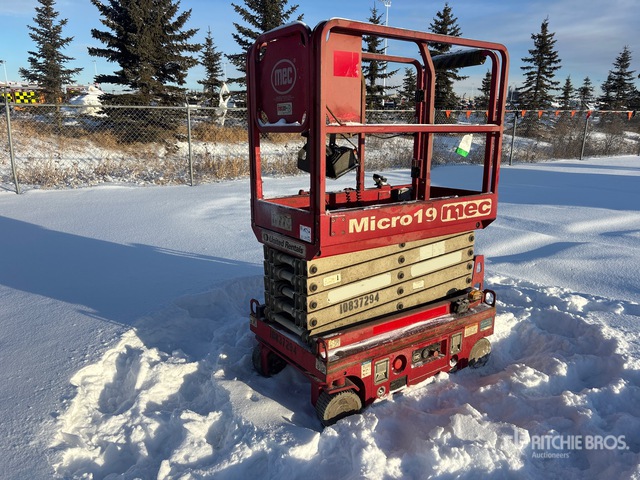 2018 MEC MICRO 19 Electric Scissor Lift | Ritchie Bros. Auctioneers
