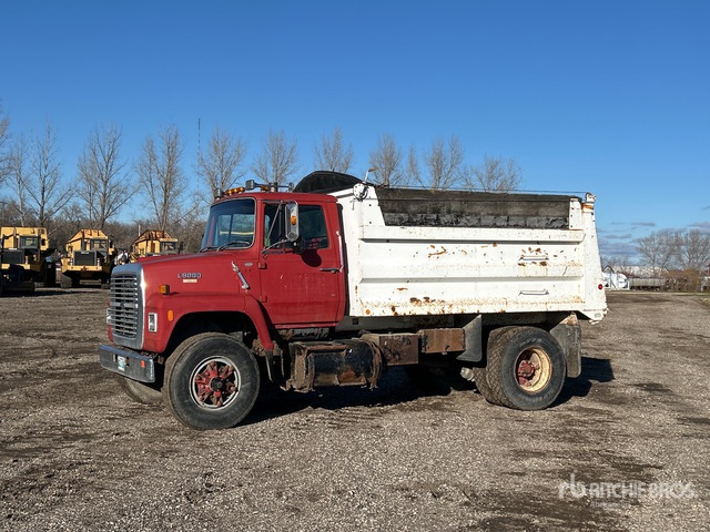 1988 Ford L9000 Camion à benne essieu simple | Ritchie Bros. Auctioneers