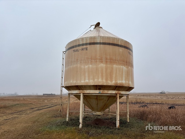 Trail Rite +/- 1500 bu 2 Ring Hopper Grain Bin | Ritchie Bros. Auctioneers