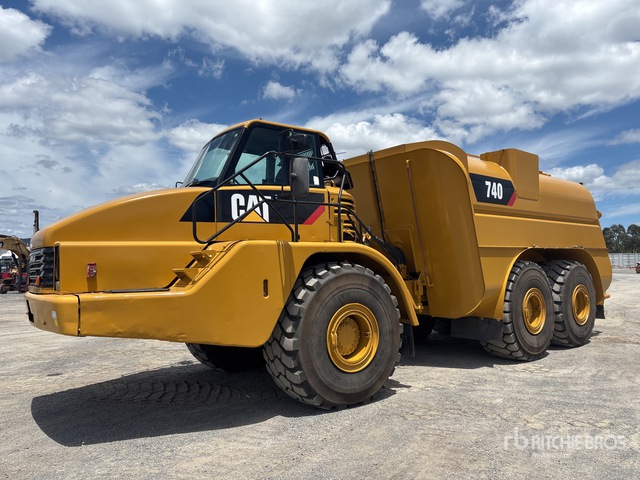 2005 Cat 740 30000 L Water Wagon | Ritchie Bros. Auctioneers