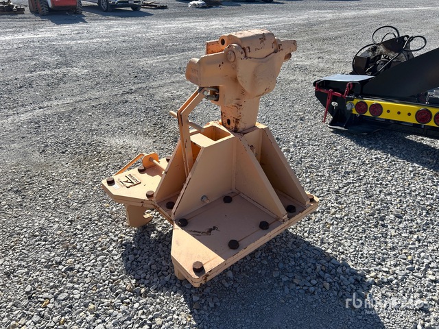 SAS 20.5 in Backhoe to train car coupler | Ritchie Bros. Auctioneers
