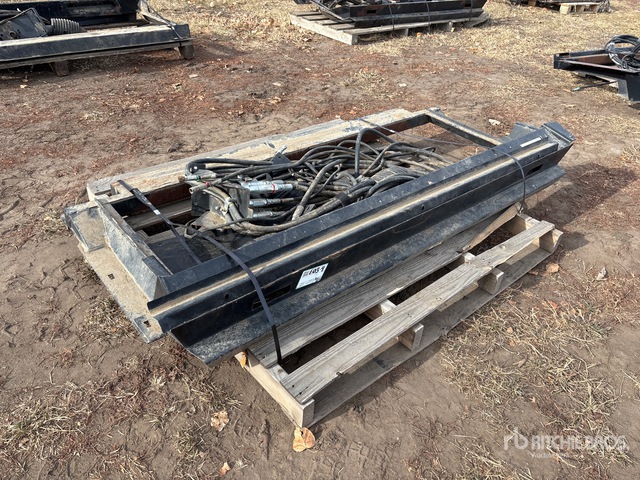 MacDon 78 in Header Adapter - Fits John Deere | Ritchie Bros. Auctioneers
