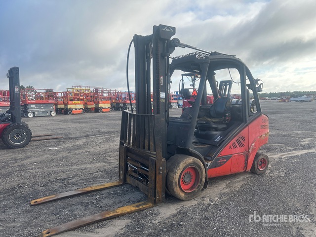 2013 Linde H35T 6475 lb Pneumatic Tire Forklift | Ritchie Bros. Auctioneers