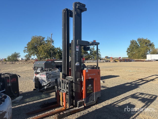 2018 Toyota 9BDRU15 3000 lb Electric Forklift | Ritchie Bros. Auctioneers
