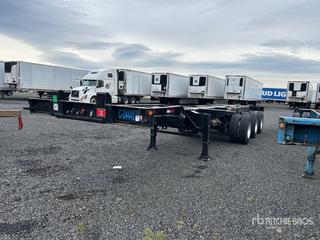 2023 DeLucio 30 ft Tri/A Extendable Skel Trailer | Ritchie Bros ...