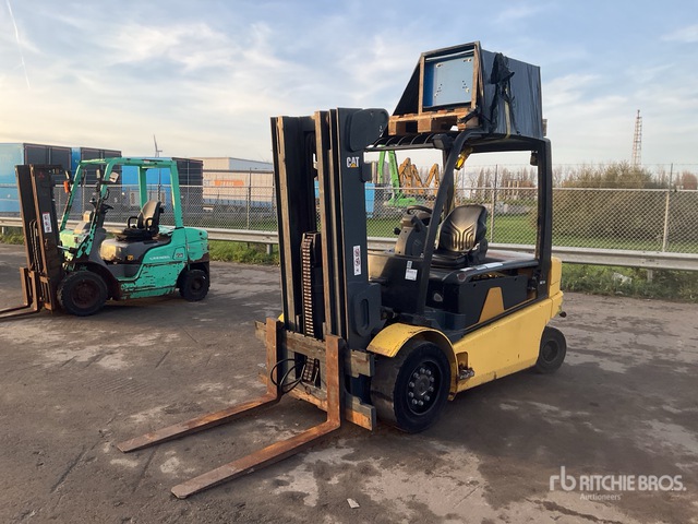 2008 Cat EP45 4500 kg Montacargas Eléctrico | Ritchie Bros. Auctioneers