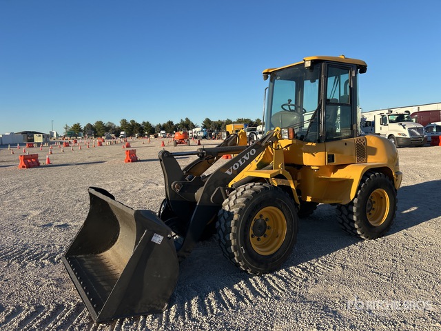 2012 Volvo L35B Wheel Loader | Ritchie Bros. Auctioneers