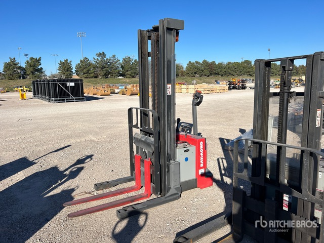 2018 Raymond RRS30 3000 lb Electric Stacker | Ritchie Bros. Auctioneers