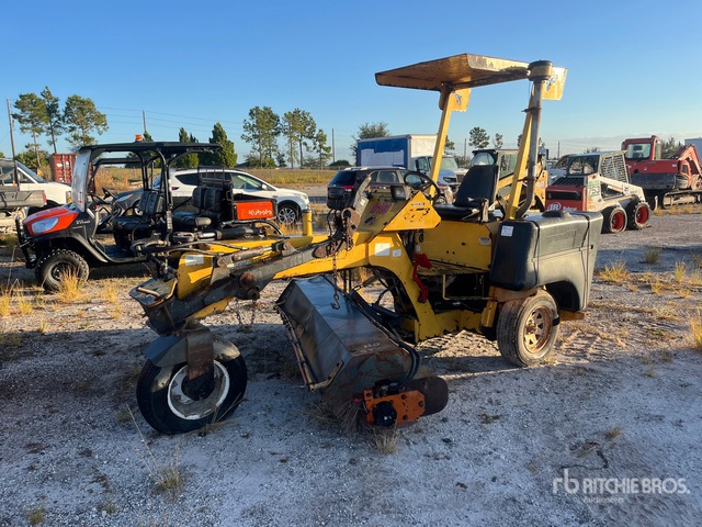 2002 Terramite TSS38 Self-Propelled Broom (Inoperable) | Ritchie Bros ...