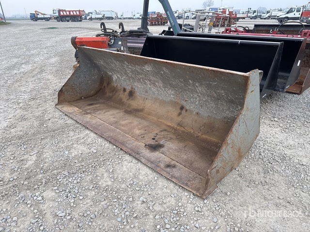 2010 Manitou CBR 1000 Telehandler Bucket | Ritchie Bros. Auctioneers