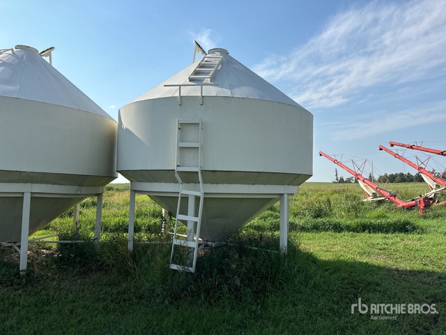 Trail Rite FB30 +/- 30 ton Fertilizer Hopper Grain Bin | Ritchie Bros ...