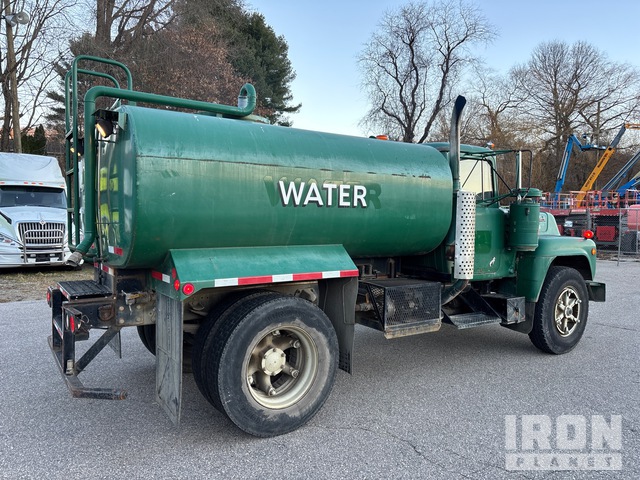 1975 Mack R400 4x2 Water Truck in North Franklin, Connecticut, United ...
