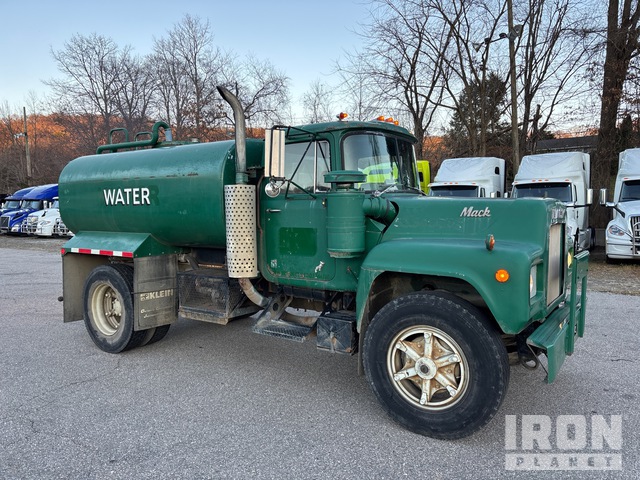 1975 Mack R400 4x2 Water Truck in North Franklin, Connecticut, United ...