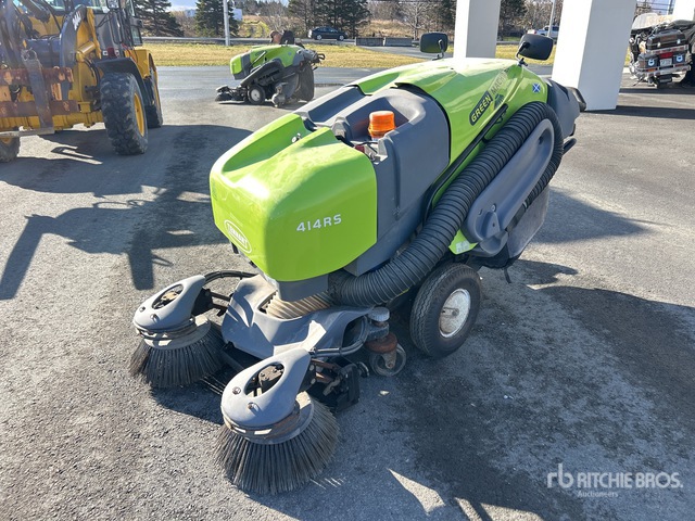 Tennant Green Machine 414RS Ride-On Sweeper | Ritchie Bros. Auctioneers