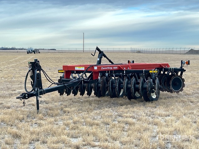 Farm King 1255 12 ft Tandem Offset Disques | Ritchie Bros. Auctioneers