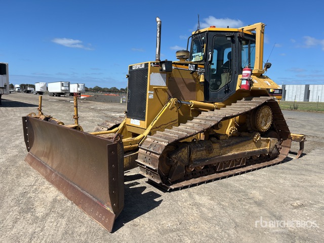 2000 Cat D6M LGP Crawler Dozer | Ritchie Bros. Auctioneers