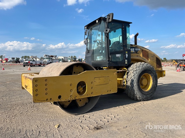 2014 Cat CS74B Smooth Drum Compactor | Ritchie Bros. Auctioneers
